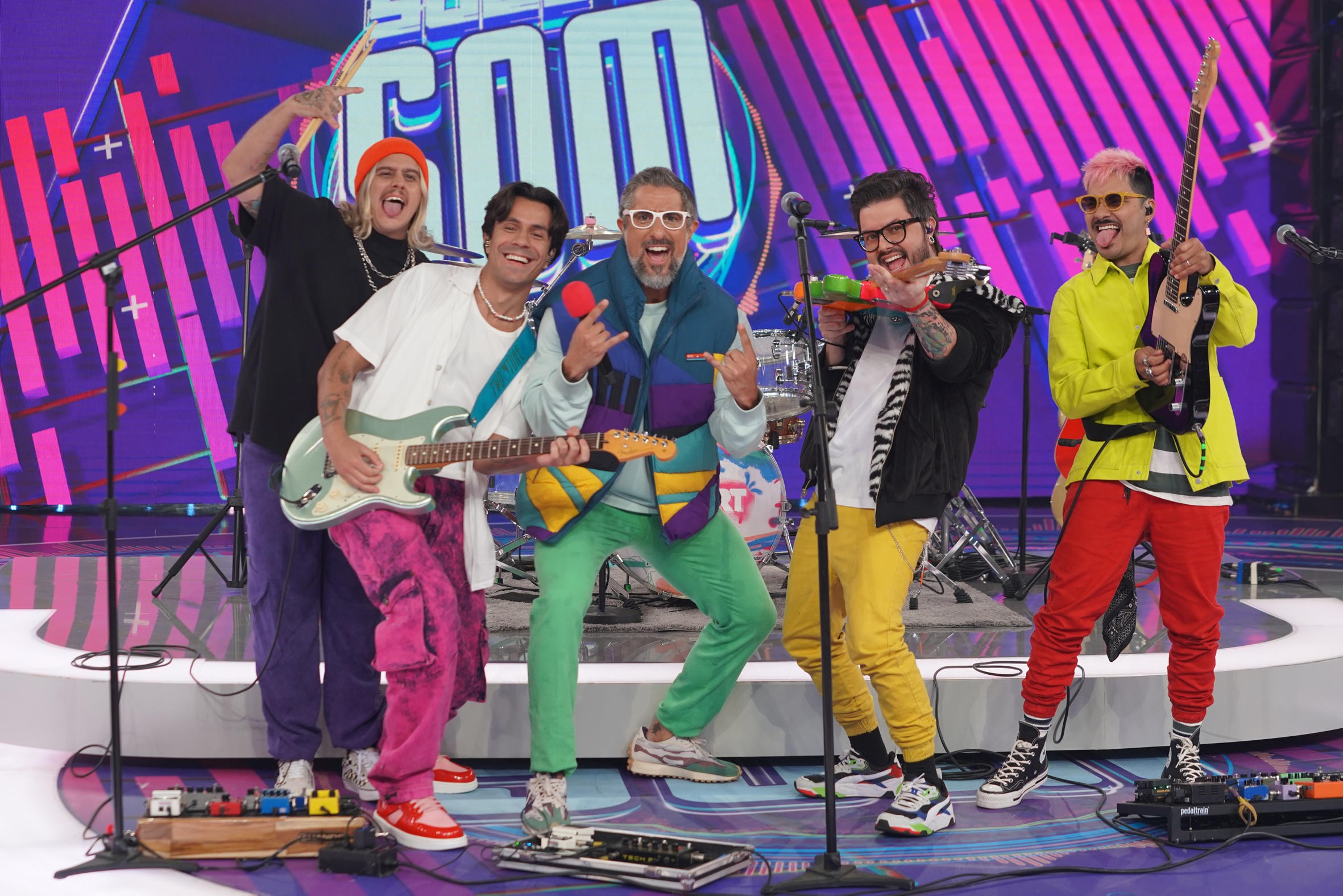 Após oito anos, banda Restart se reencontra no palco do ‘Caldeirão’ | Gshow