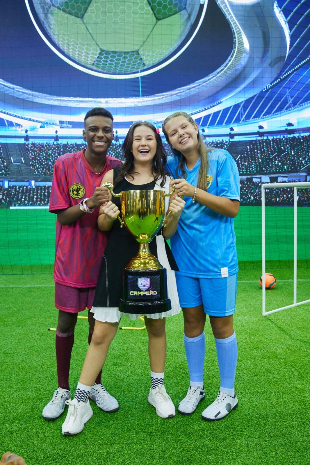 Letícia Braga apresenta 'Futebolaria', novo programa do Gloob | Gshow