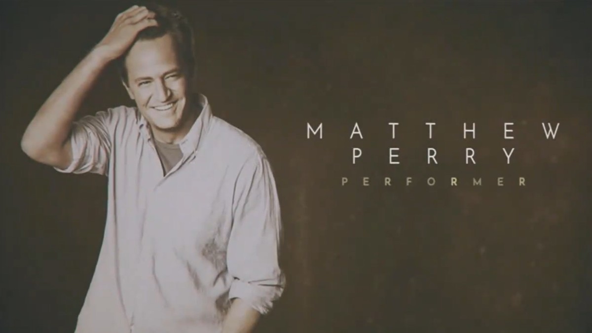 Tributo a Matthew Perry ao som da trilha de 'Friends' no Emmy 2023 ...