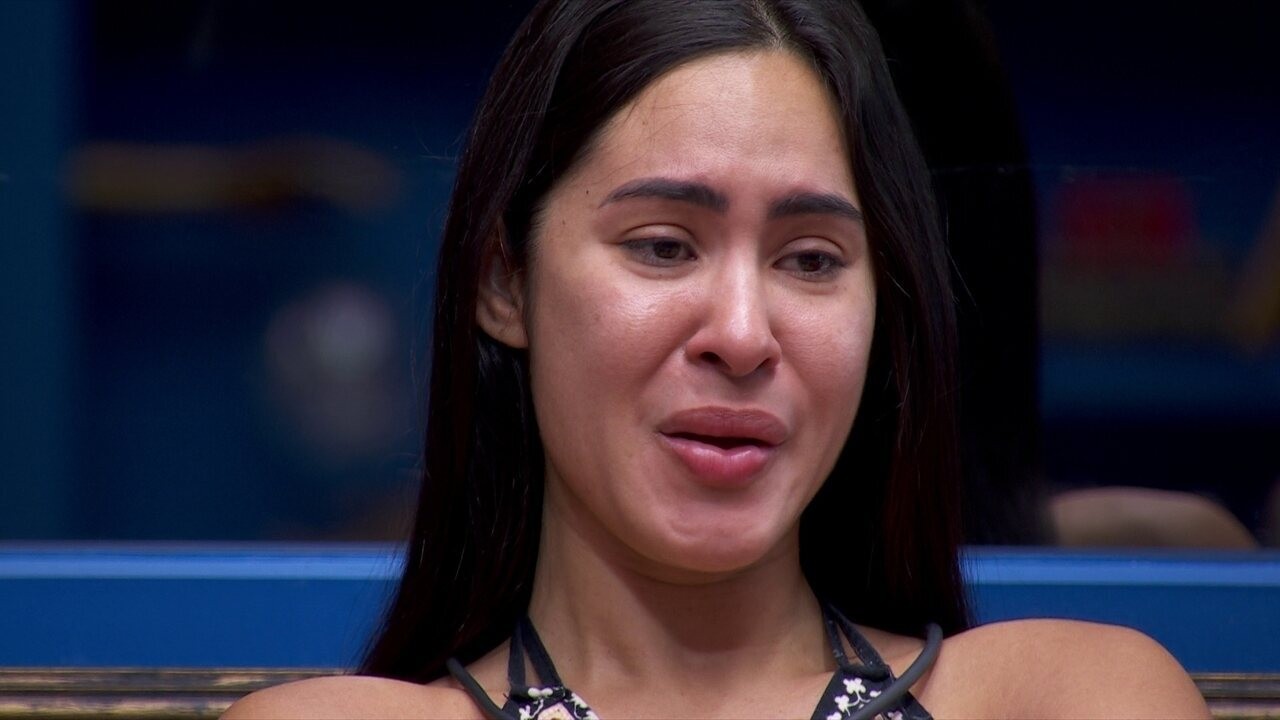 No BBB 24, Isabelle chora ao assistir vídeo da família de Matteus no ...