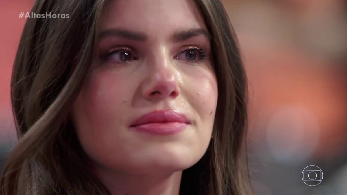 Camila Queiroz chora com música de Padre Fábio de Melo e dá spoiler de 'Verdades Secretas 2 ...