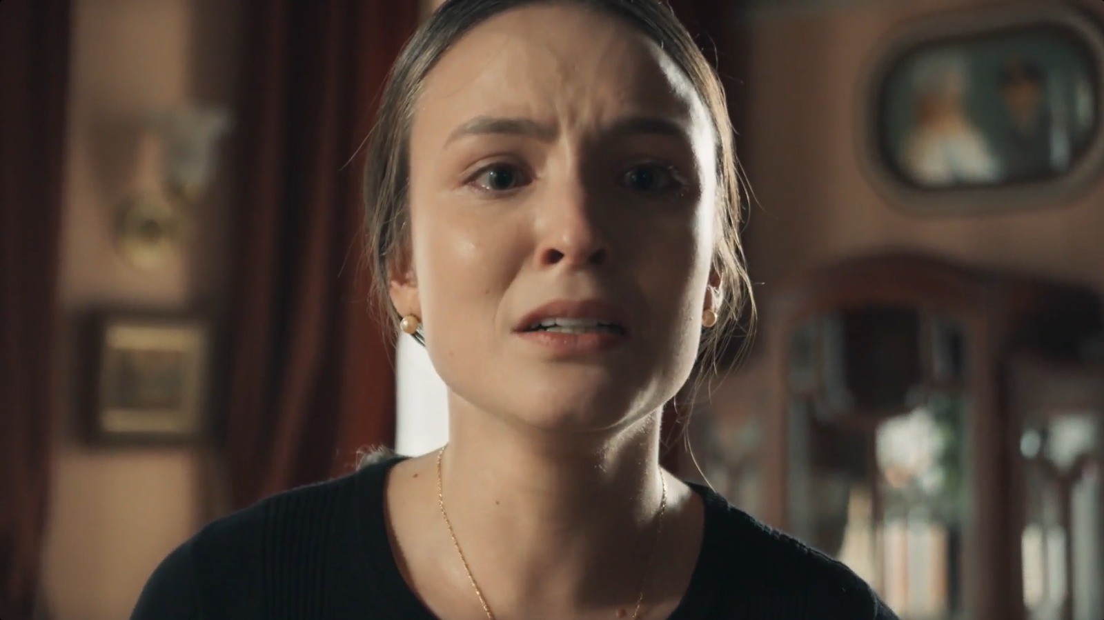 Qual é o segredo de Estela em Êta Mundo Melhor!? Mocinha se apavora com ...