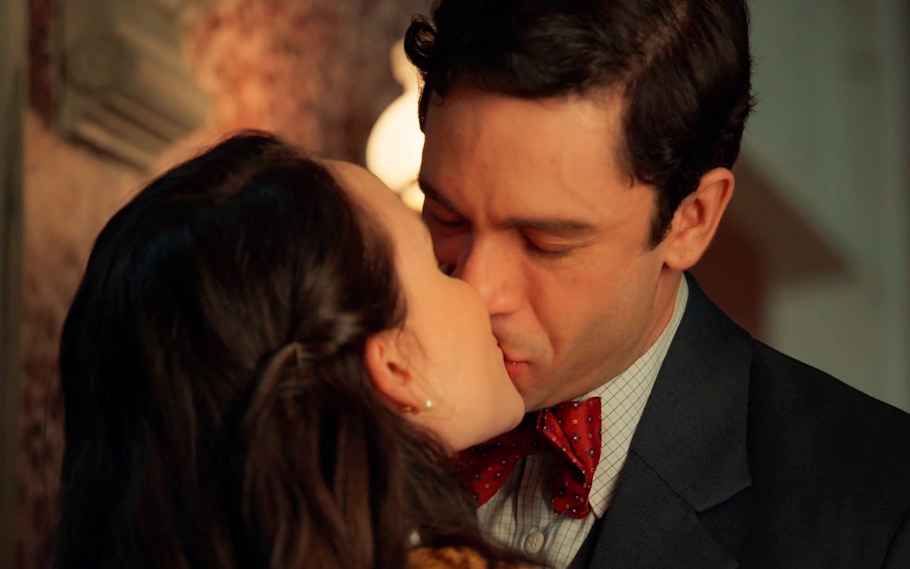 Êta Mundo Melhor!: Estela e Celso reatam namoro após promessa de Anabela