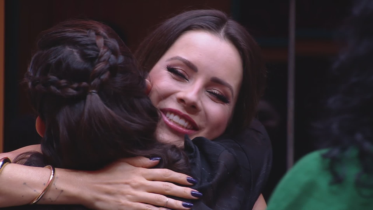 Sandy entra na casa do BBB 25 e participantes ficam eufóricos | Gshow