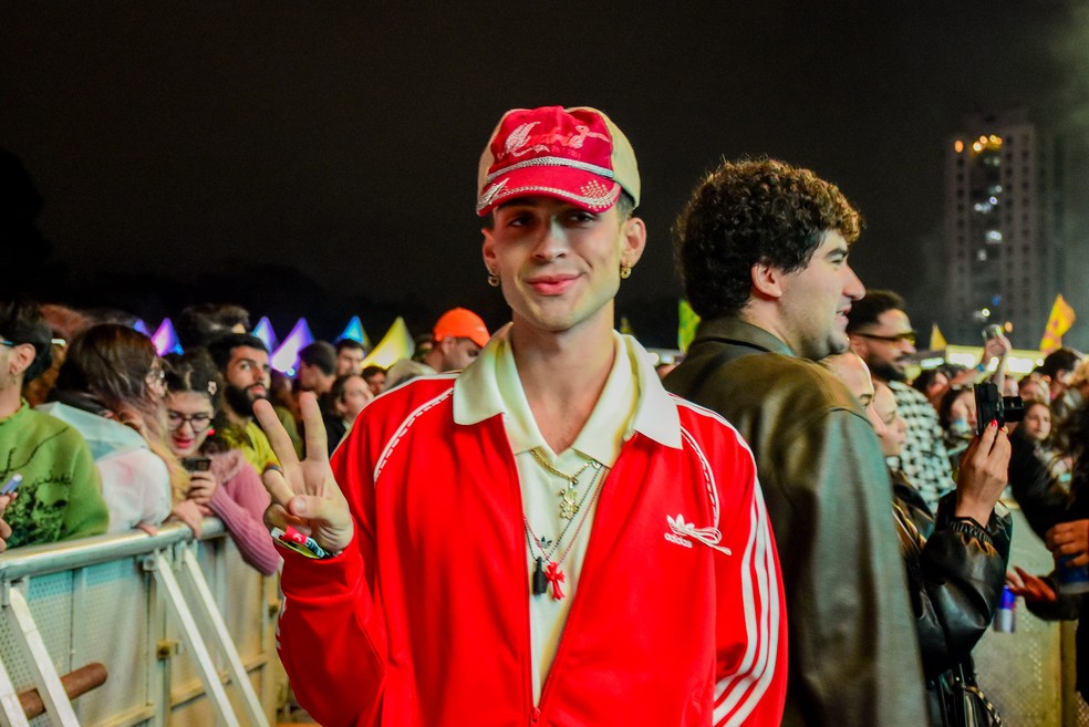 Notícias | Bruna Marquezine e João Guilherme curtem juntos o show de ...