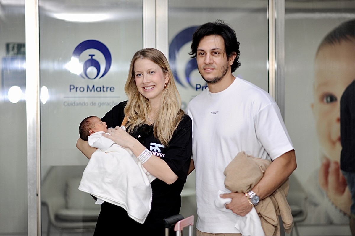 Gabriela Prioli e Thiago Mansur deixam maternidade com a filha Ava ...