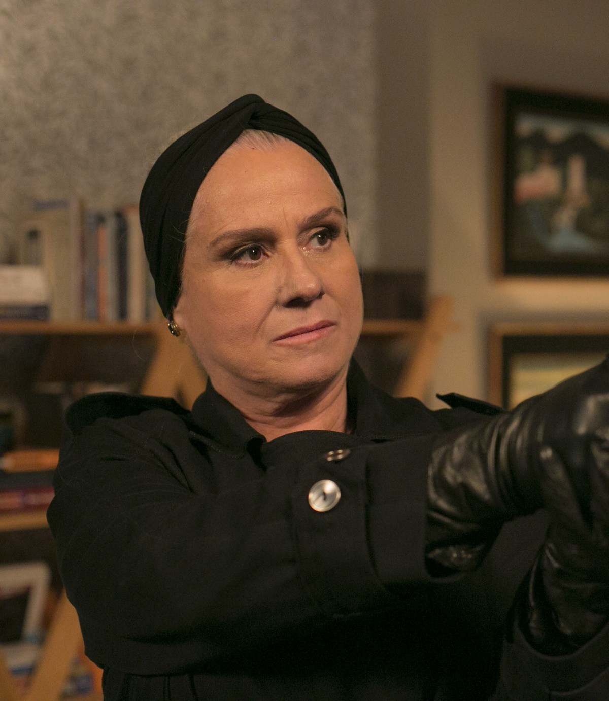 Dicas de moda: faixa na cabeça de Mág chama atenção no capítulo de ...