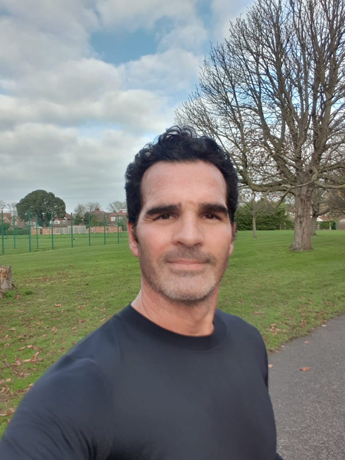 Ex-BBB Ralf fala sobre quarentena no Reino Unido sem previsão de voltar ...