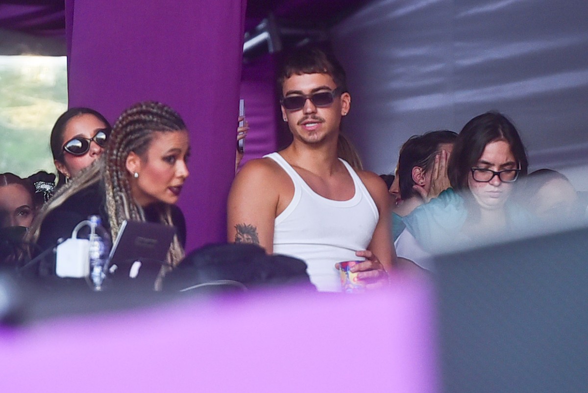 Carnaval: Famosos curtem show de Anitta e Pedro Sampaio em São Paulo ...
