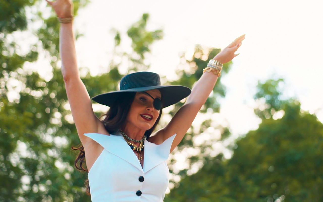 Êta Mundo Melhor!: Sandra dança em cima de túmulo e canta vitória | Gshow