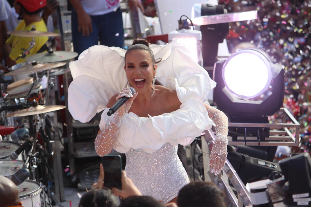 Carnaval de Salvador: famosos marcam presença no primeiro dia da folia ...