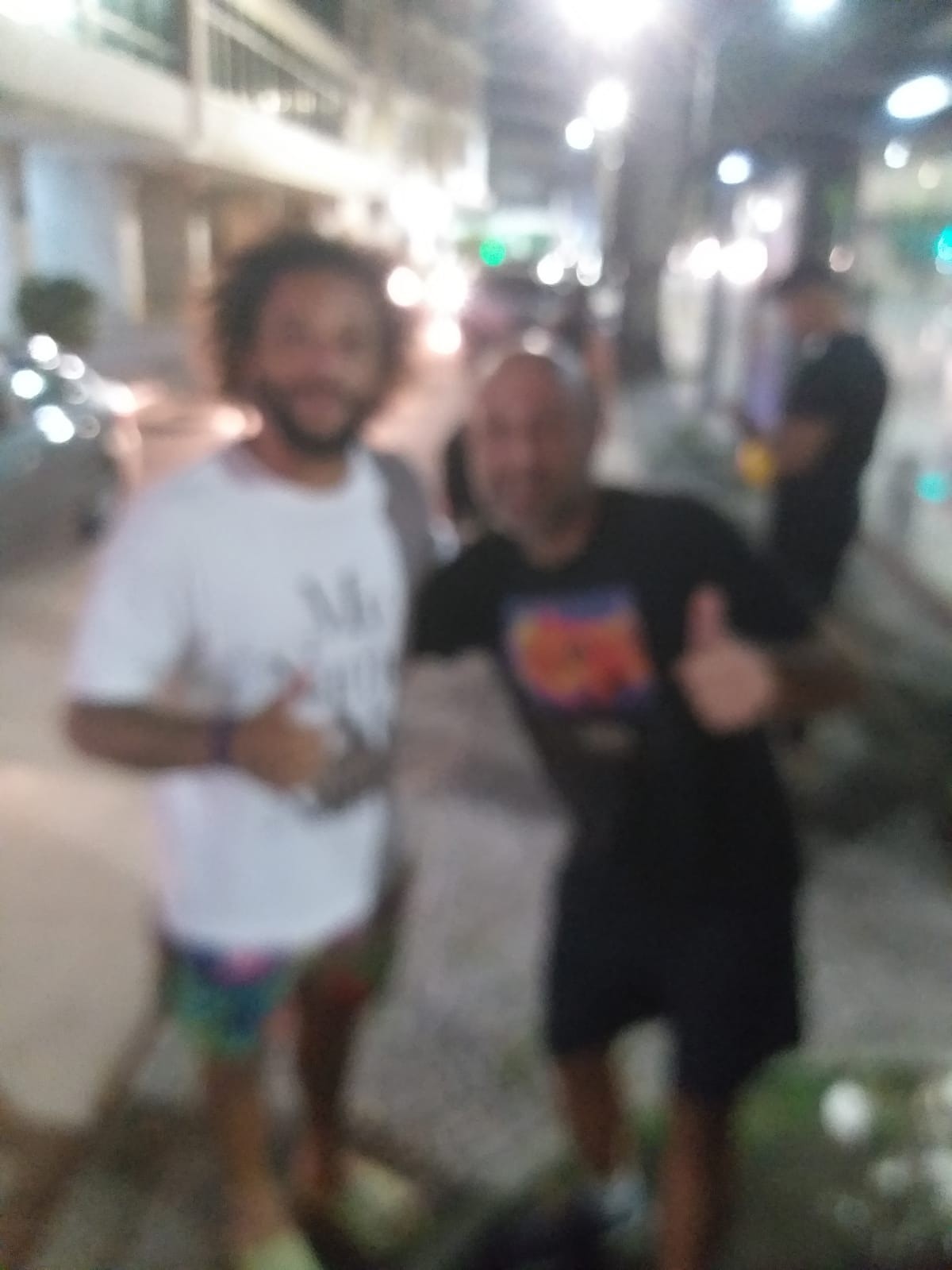 Foto sem foco de Marcelo e torcedor viraliza; perfil do Fluminense ...