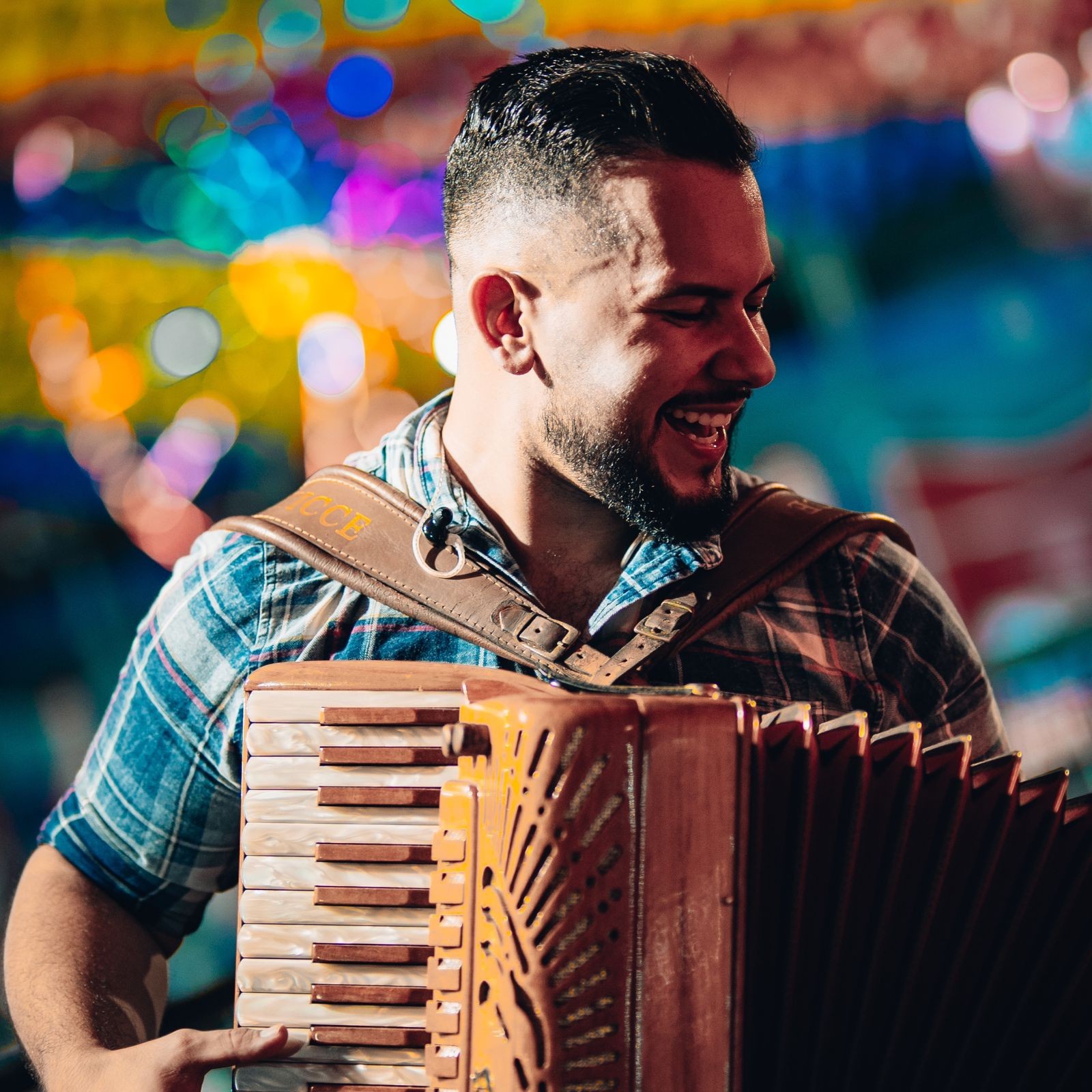 Janício ganhou primeira sanfona da mãe aos 17 anos e viralizou na feira ...