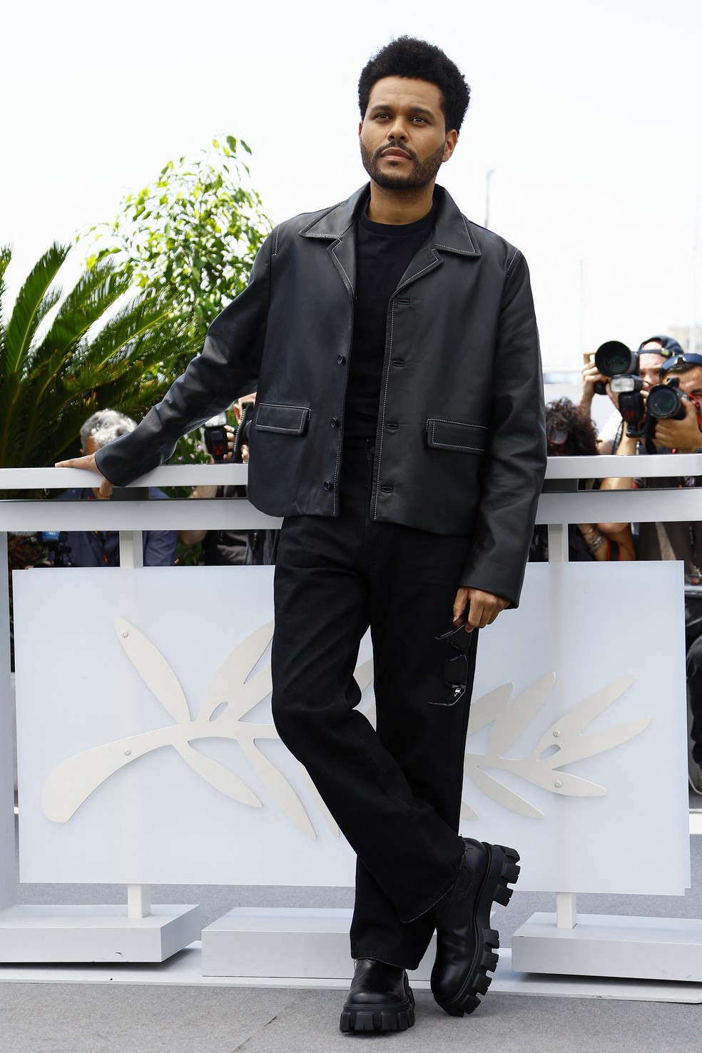 The Weeknd Pertence A Capa Do Album Mundial