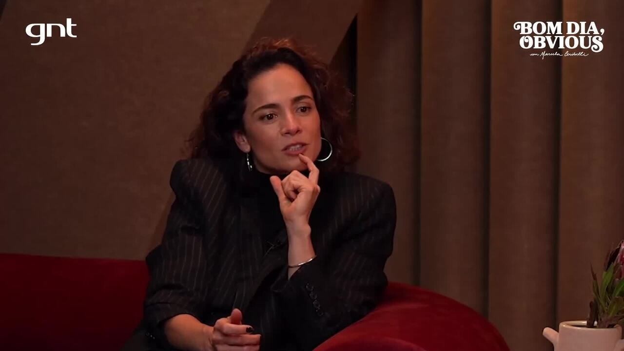 Alice Braga compartilha registro de viagem ao deserto com namorada ...