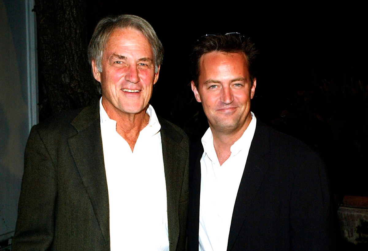 Matthew Perry estreou na TV ao lado do pai, John Bennett Perry ...