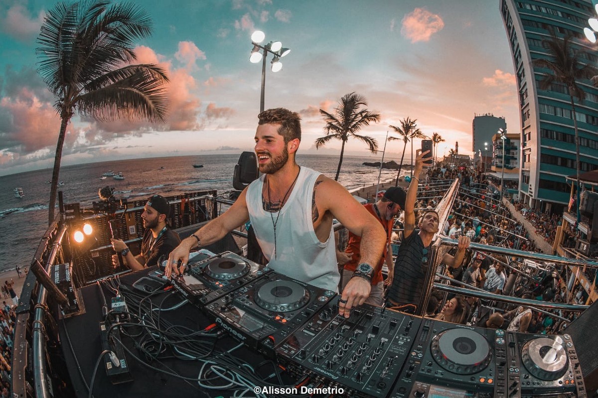 Alok estreia no Carnaval de São Paulo e fala do primeiro mês de Ravi ...