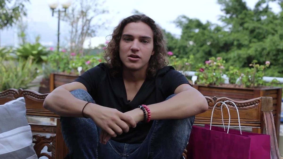 Tom Karabachian fala da carreira, de apoio da família e do amor pela ...