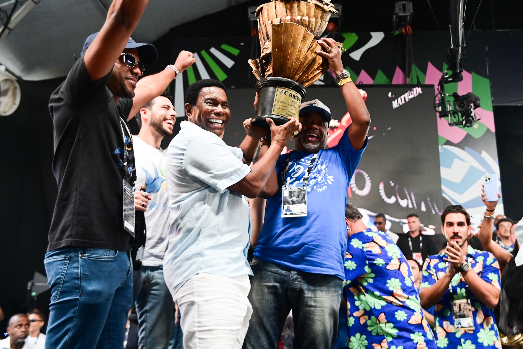 Beija-Flor campeã do Carnaval do Rio: relembre os 15 títulos da azul e ...
