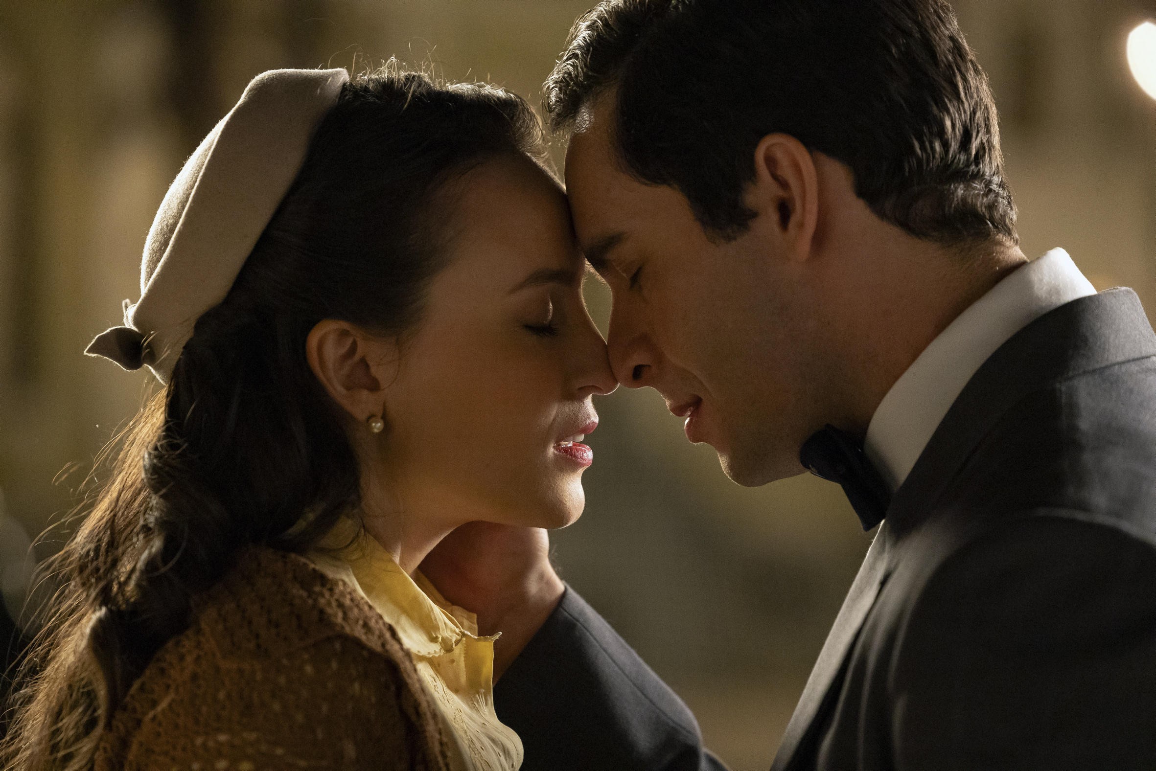 Estela e Celso se beijam em Êta Mundo Melhor! | Êta Mundo Melhor! | gshow