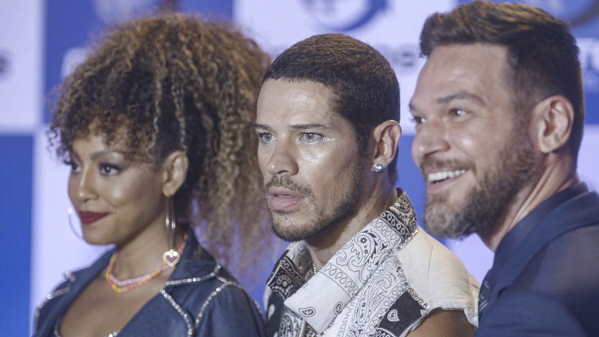 Vai na Fé: Theo droga Sol em show e fica sozinho com ela desacordada | vem por aí | gshow