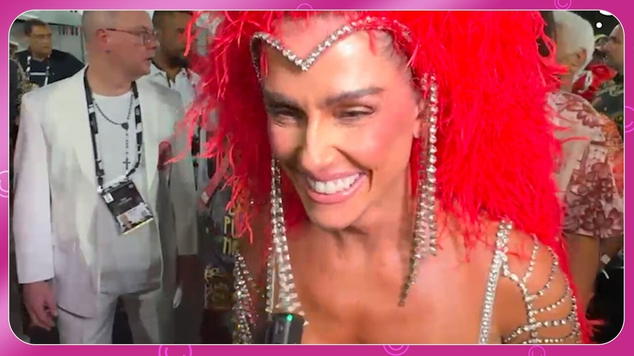 Deborah Secco desfila com look sensual e fala sobre ser rainha de bateria: 'Deus me livre ...