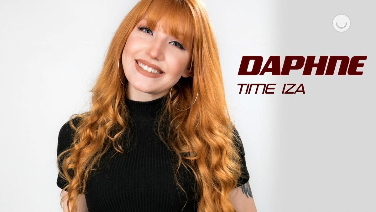Daphne atua como DJ e cantora e conta que se encontrou na música ...