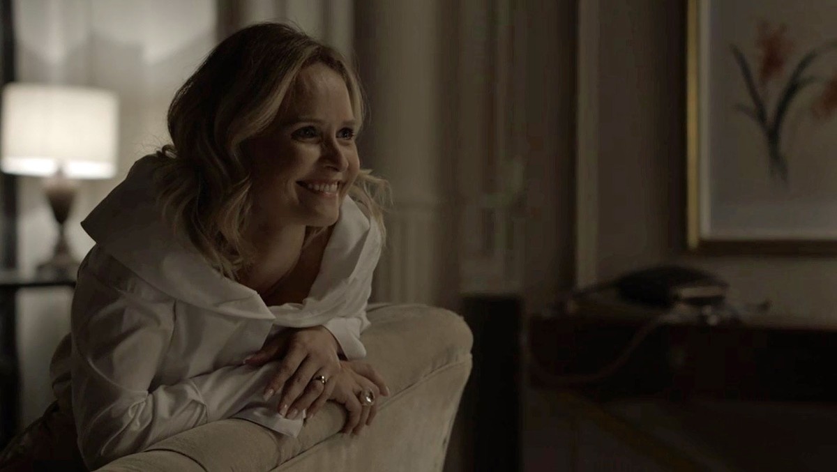 Fabiana consegue provas para incriminar Clara