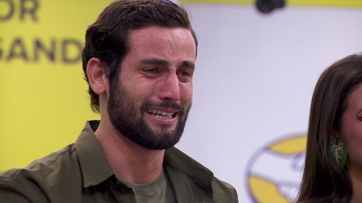 Matteus, do BBB 24, chora com recado da família no Presente do Anjo ...
