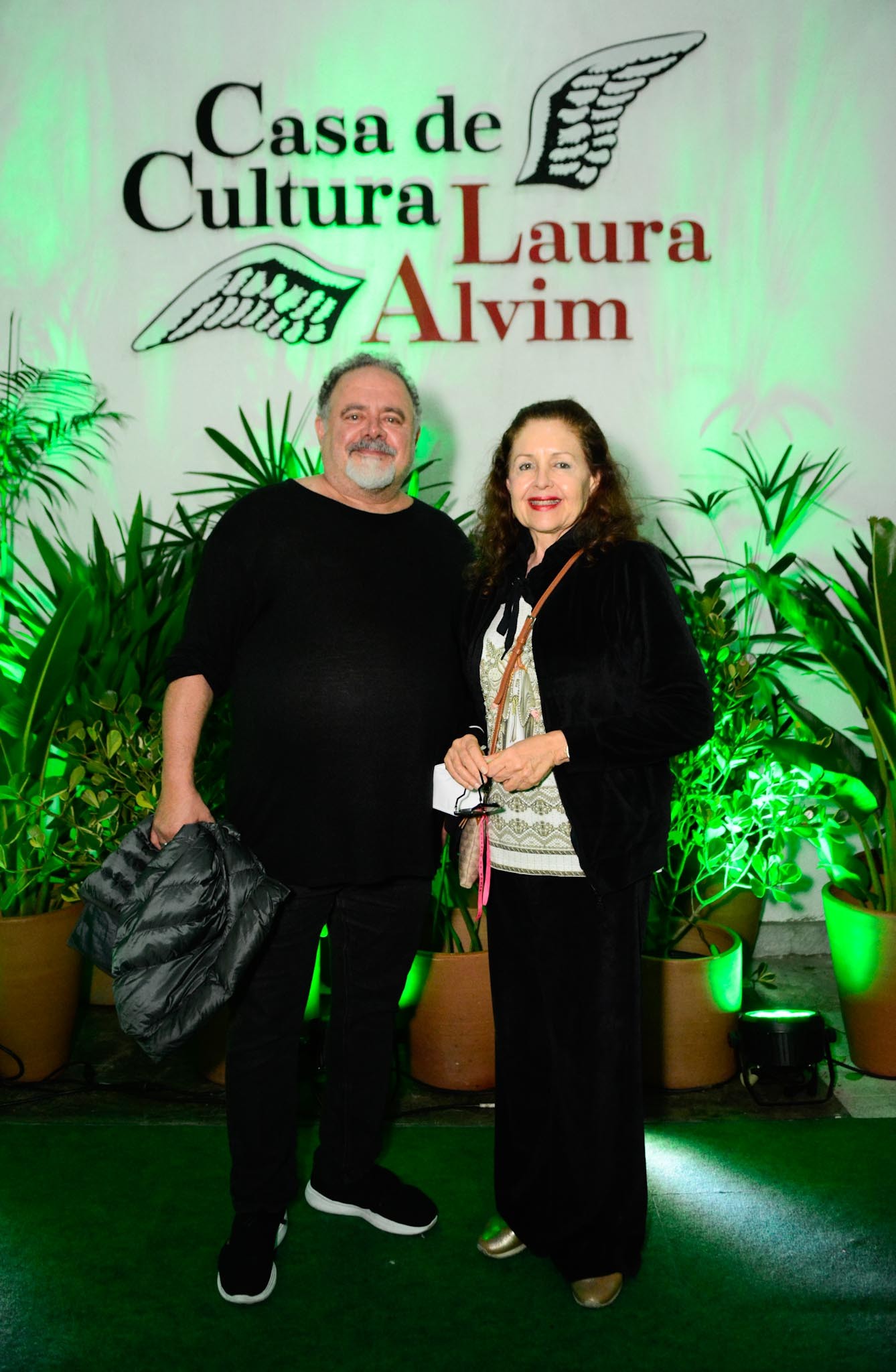 Famosos comparecem à festa de 35 anos da Casa de Cultura Laura Alvim ...