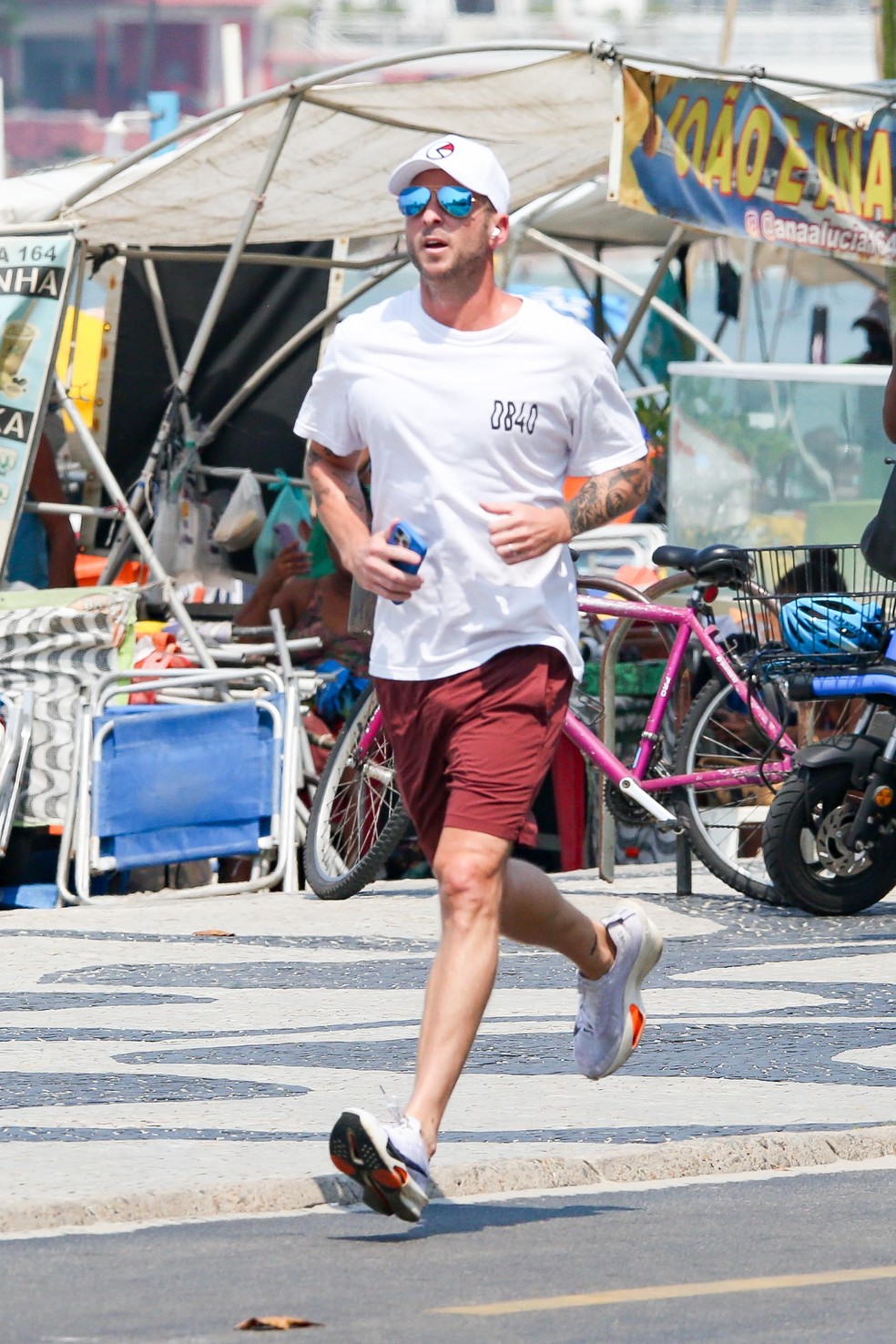 Praia De Ryan Tedder @Ryan Tedder Coming In Hot With All The