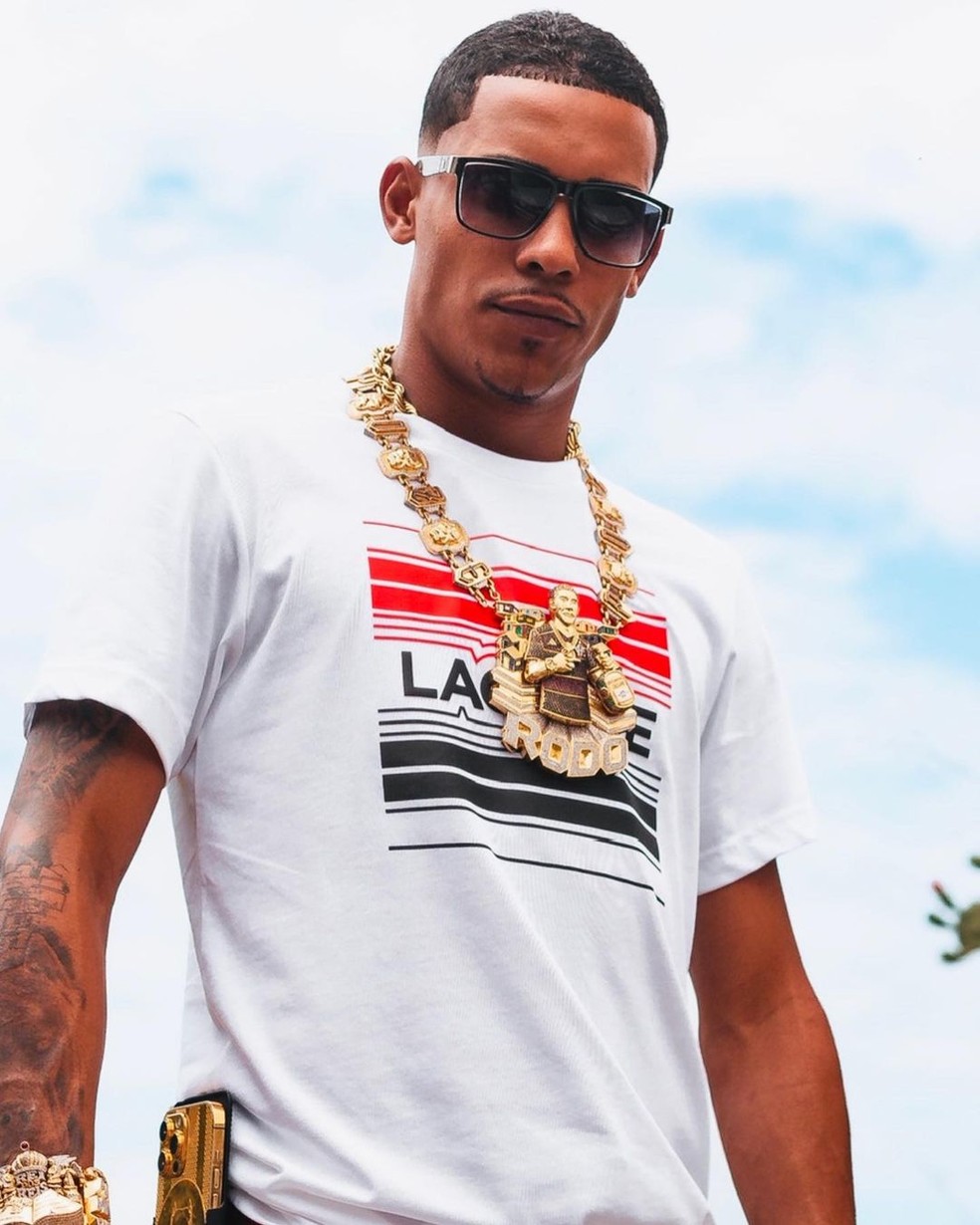 Após tempo fora das redes sociais e shows cancelados, Poze gasta mais ...