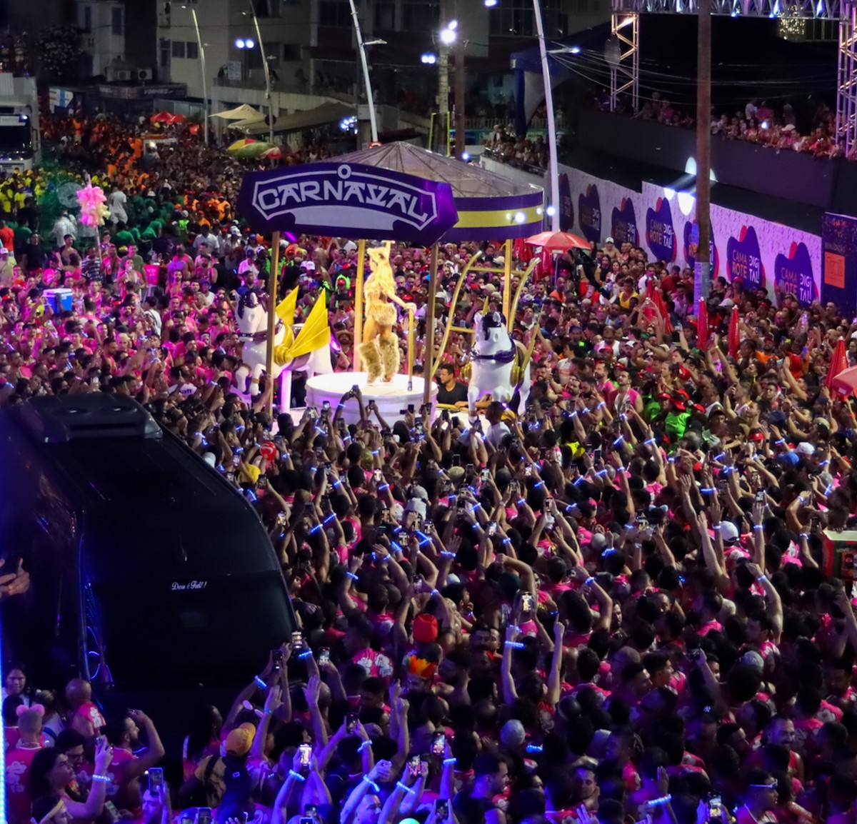 Alok, Léo Santana, Claudia Leitte: artistas inovam nos trios para o carnaval de Salvador | 2024 ...