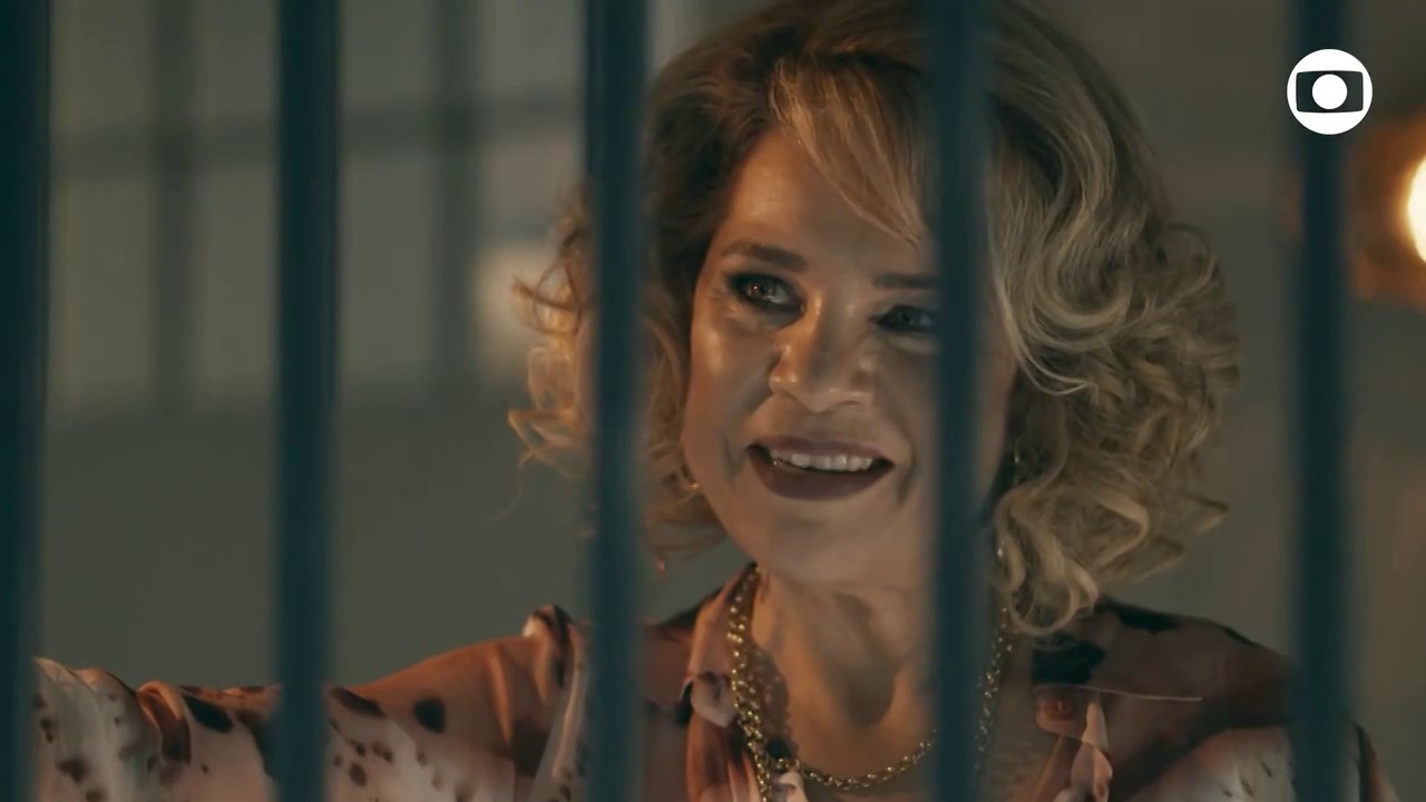 Quem Ama Cuida: Pilar humilha Adriana na prisão | Gshow