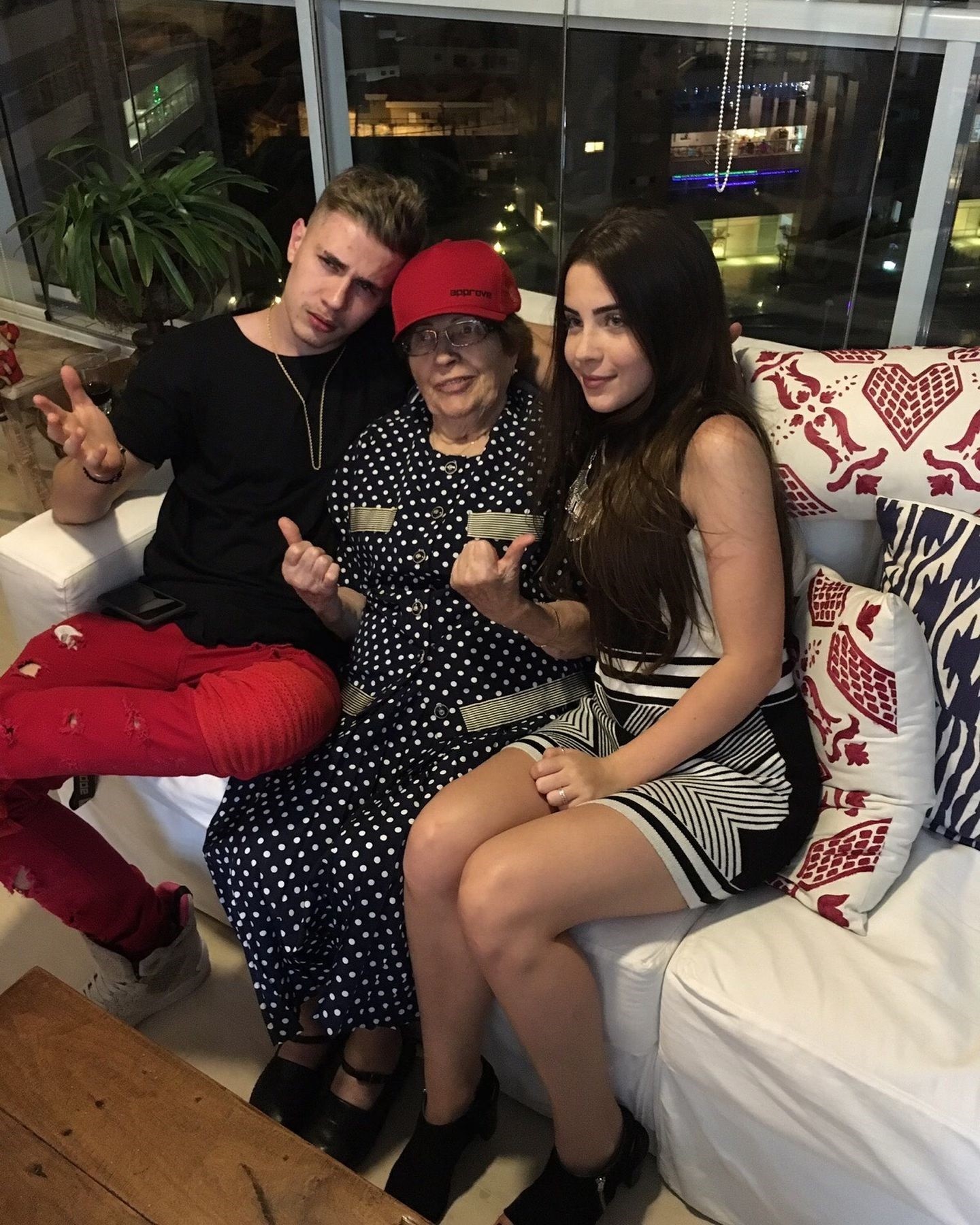 Jade Picon agradece mensagens de carinho após a morte de sua avó, Dora ...