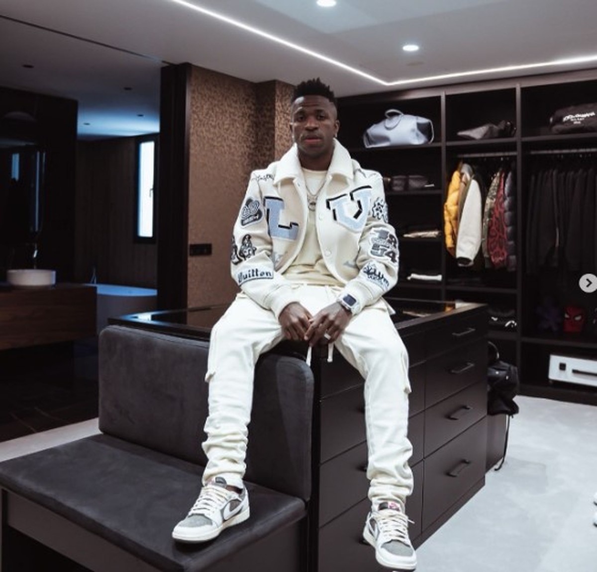 Famosos apoiam Vinicius Jr. após condenação de torcedores | Famosos | gshow