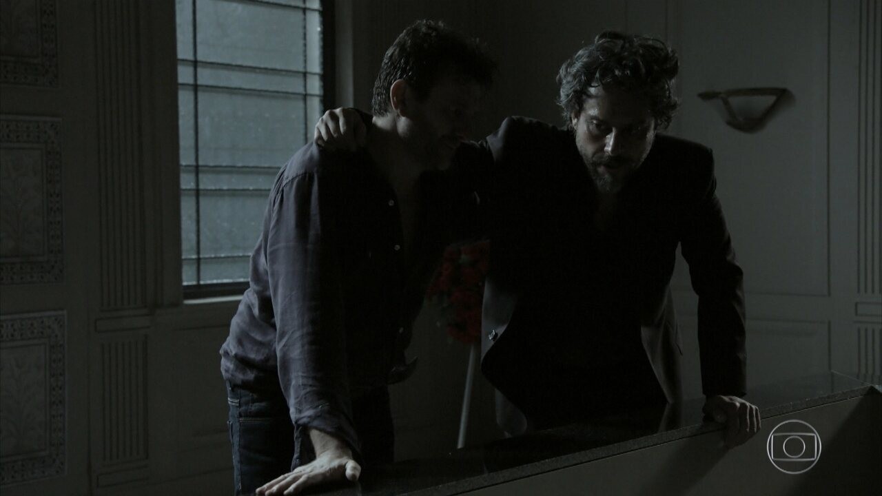 'Império': Cora dá beijo em José Alfredo no apartamento de Maria Isis ...