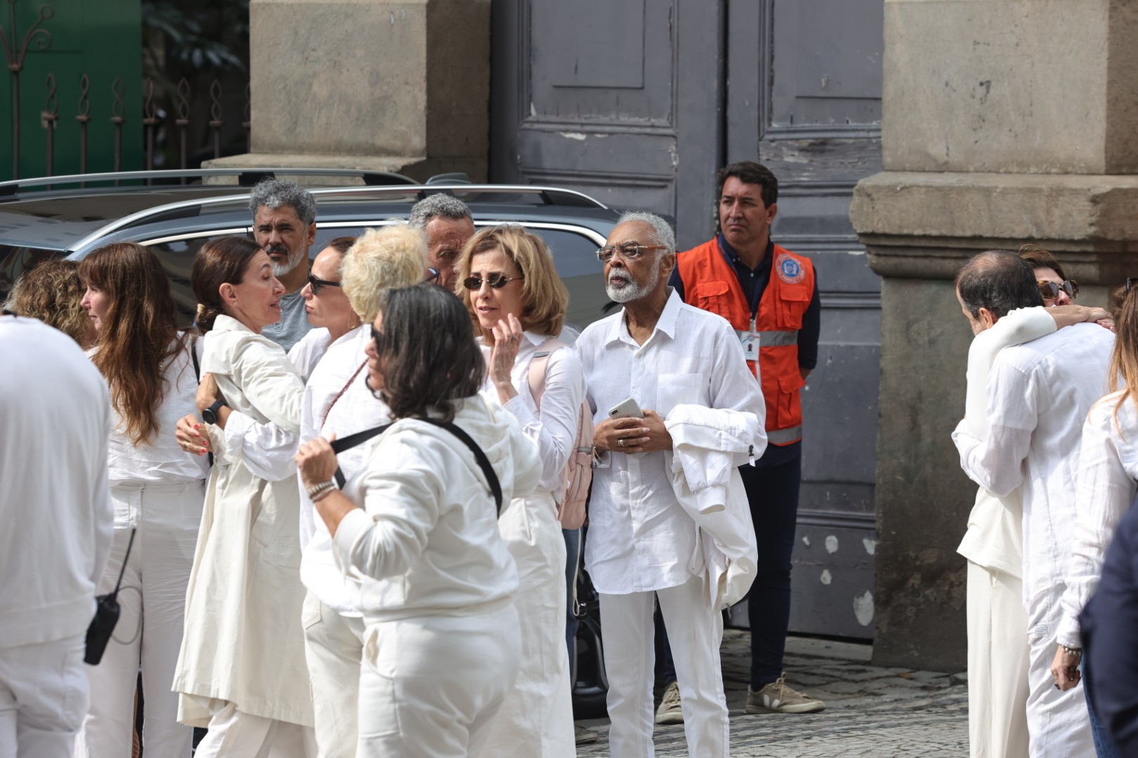 Gilberto Gil e Sandra Gadelha são recebidos aos gritos de 'Força' no ...