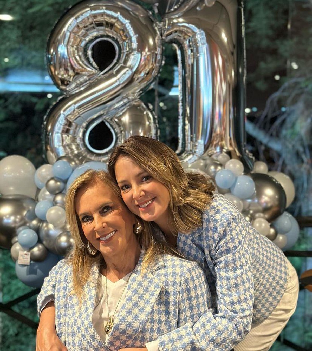 Ticiane Pinheiro parabeniza a mãe, Helô, pelo aniversário de 81 anos ...