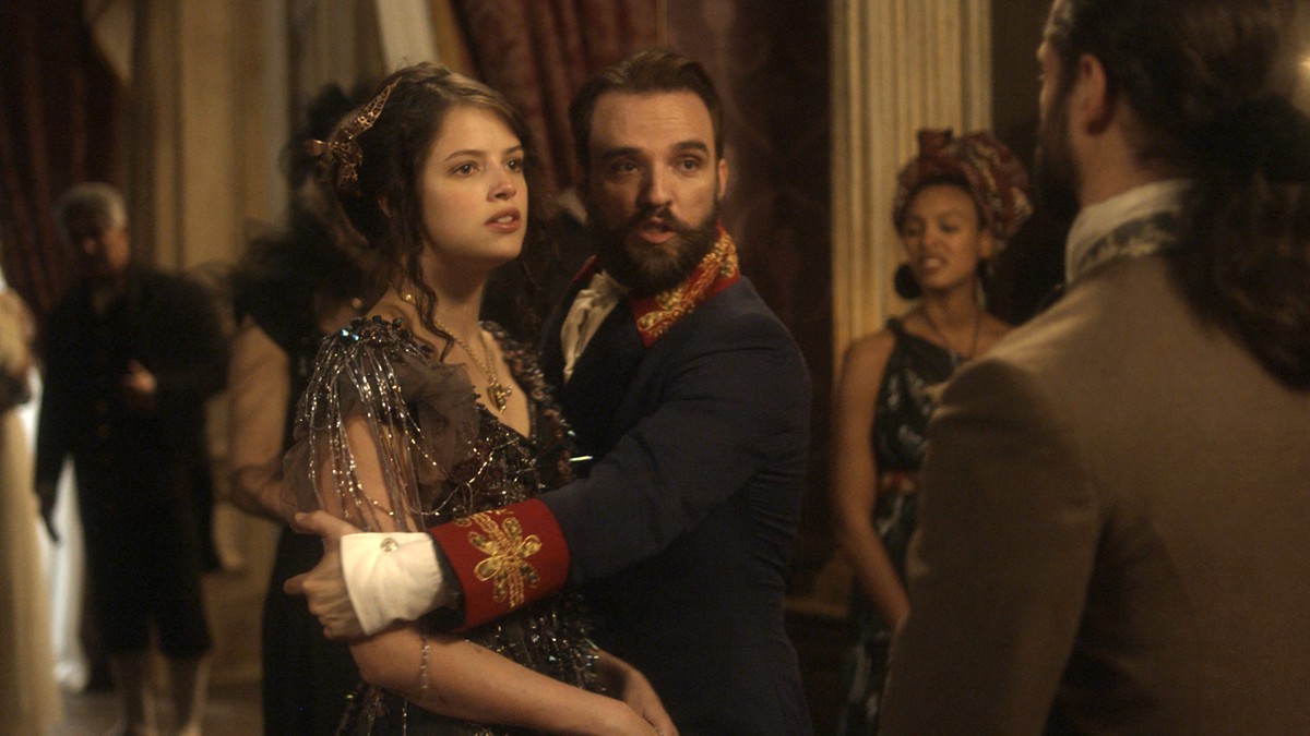 Domitila é expulsa do teatro | vem por aí | gshow