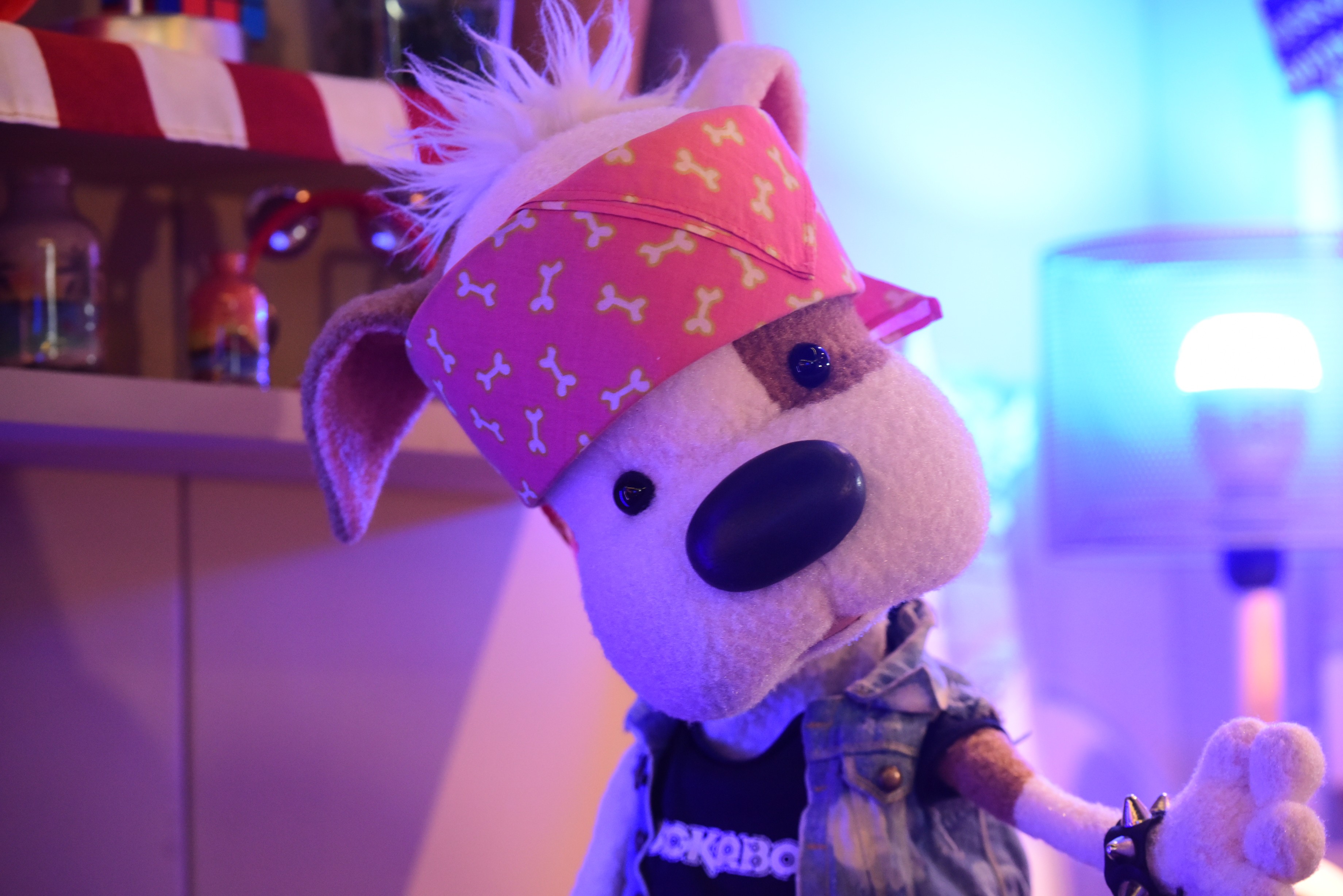 Bela Gil com o filho e mais famosos leem histórias infantis em Bookaboo