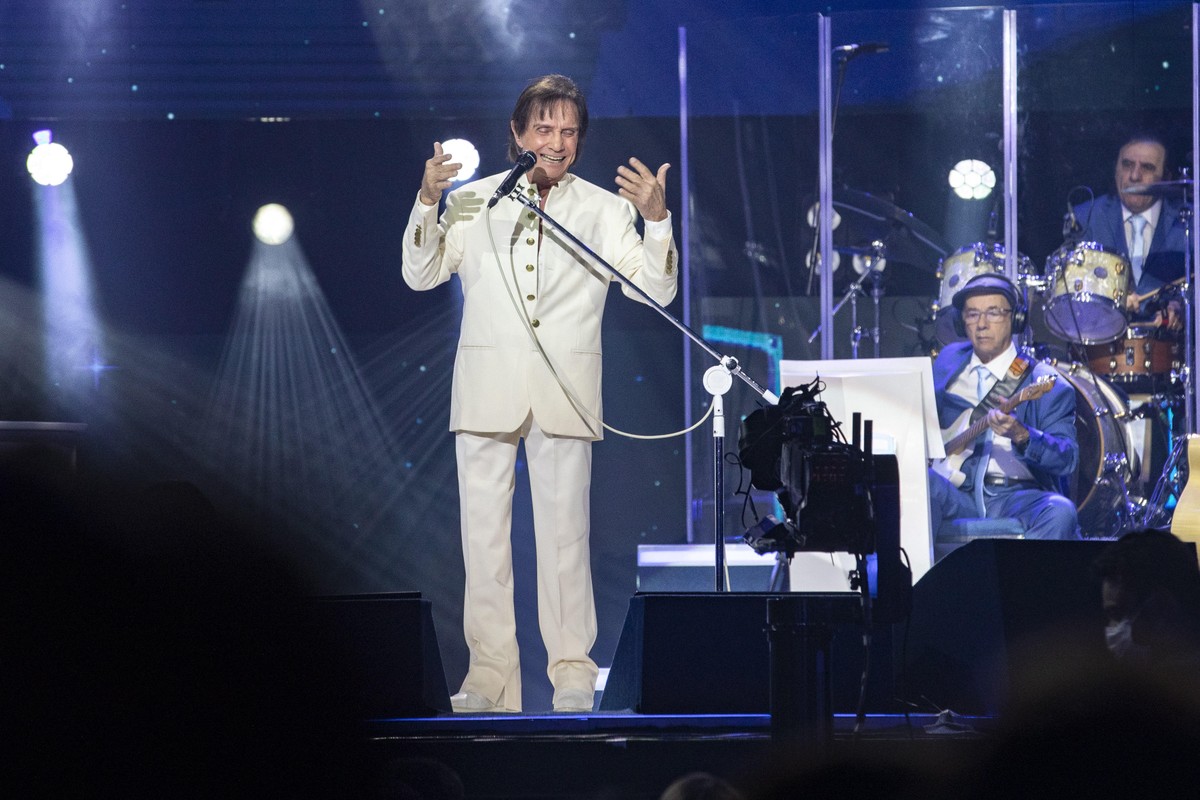 Roberto Carlos sobe aos palcos para gravar especial de fim de ano da TV Globo | Famosos | gshow