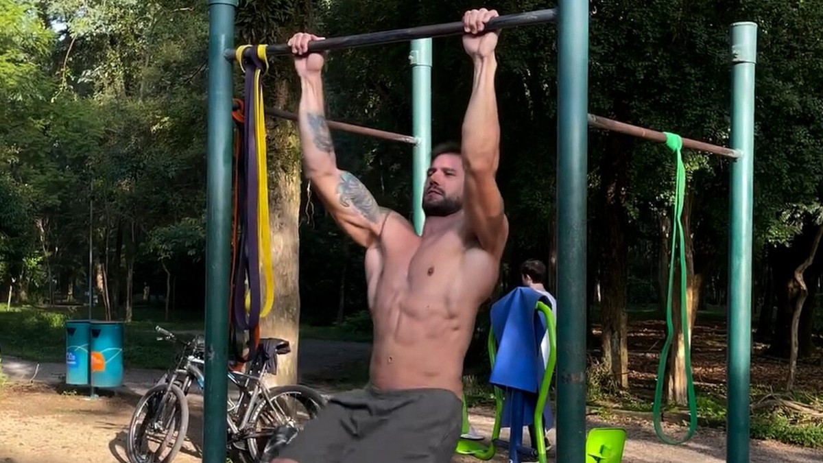Jonas Sulzbach mostra treino para manter o abdômen trincado e ganha ...