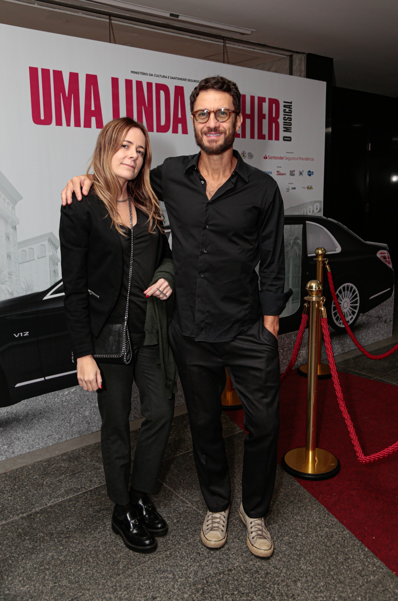 Gabriel Braga Nunes posa em aparição rara com a esposa no Festival do ...