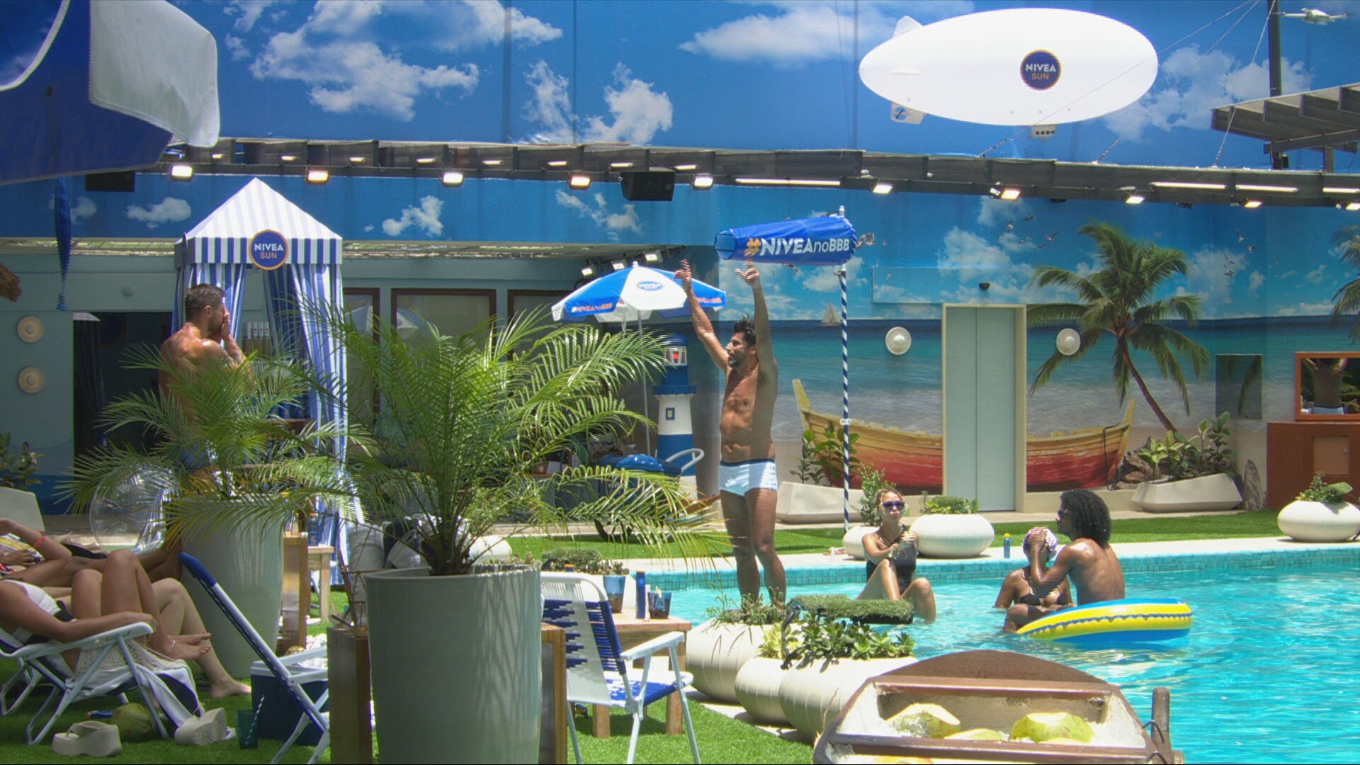 Alberto Cowboy usa sunga branca em 'homenagem' à briga de Airton e ...