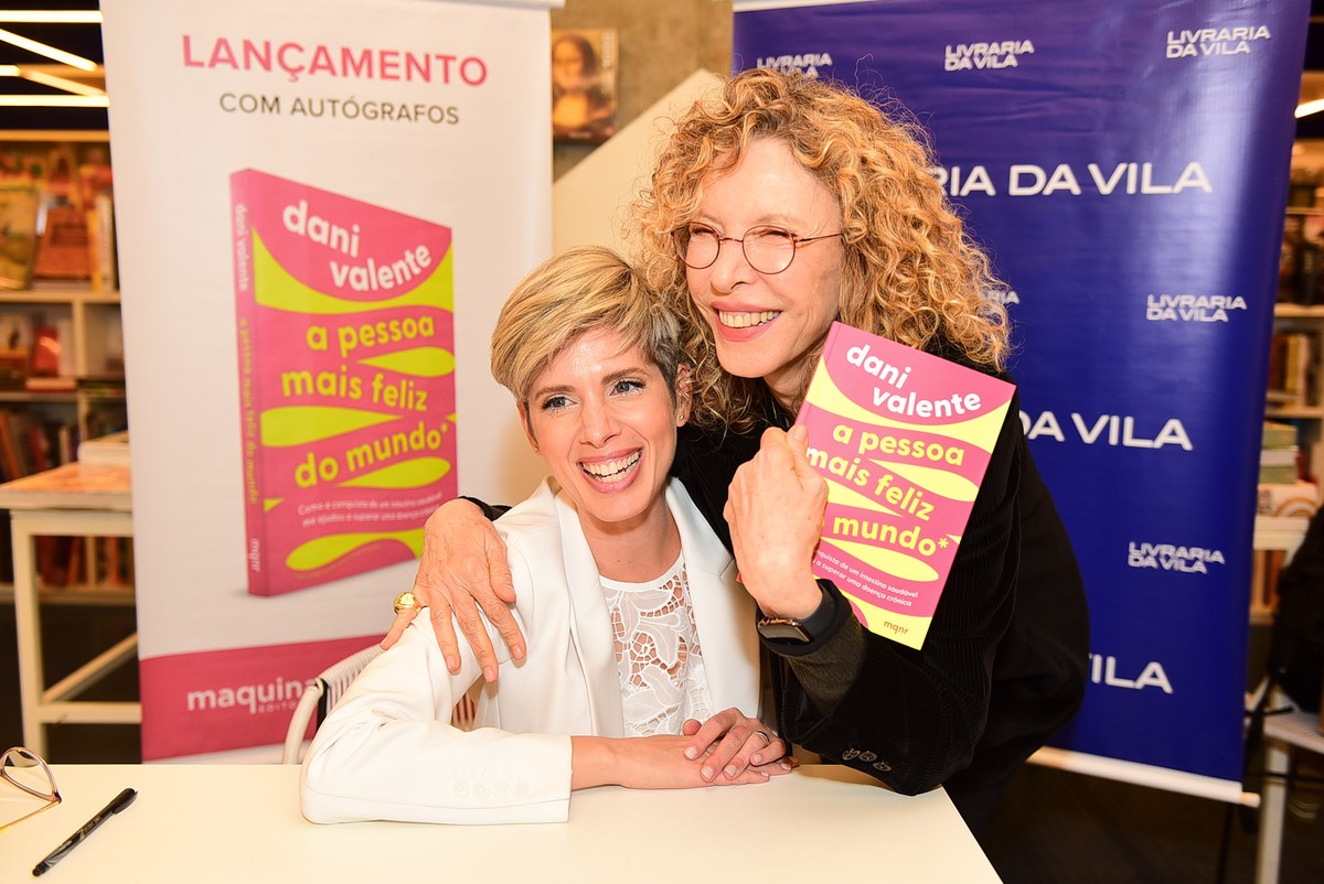 Dani Valente recebe carinho da sogra, Marília Gabriela, em lançamento ...