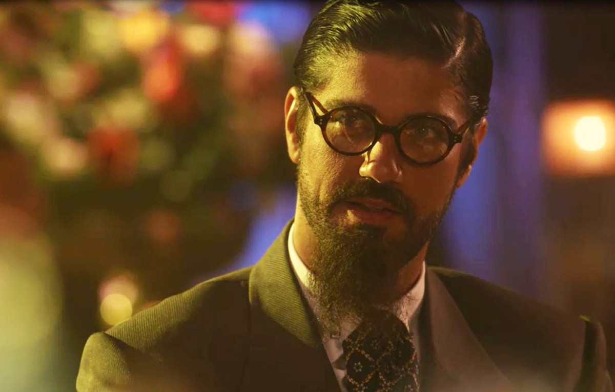 Inácio aparece com novo visual para ajudar Lucerne a se vingar de Teodoro