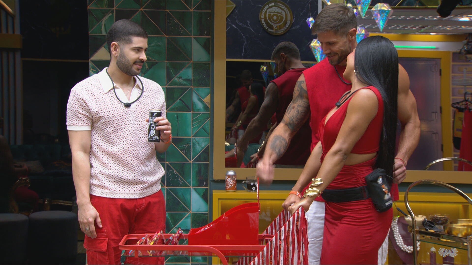 Jonas Sulzbach e Marciele 'flertam' no BBB 26: 'Quatro? É um bom número ...