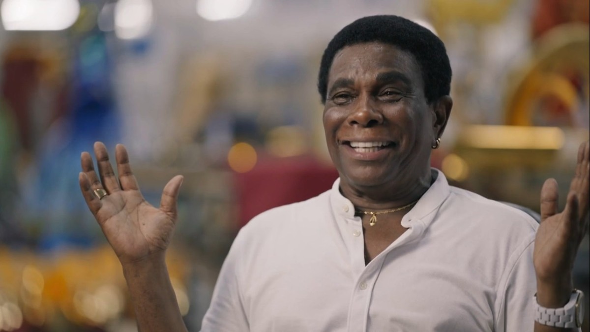 Neguinho da Beija-Flor fala dos planos para 2026 e se emociona ao ...