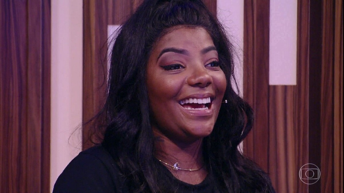 Ludmilla se diverte com homenagem da família ao som de funk | TV | gshow